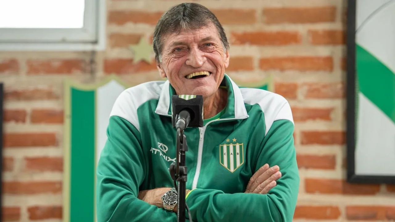Banfield anunció la salida de Julio César Falcioni como entrenador - La ...